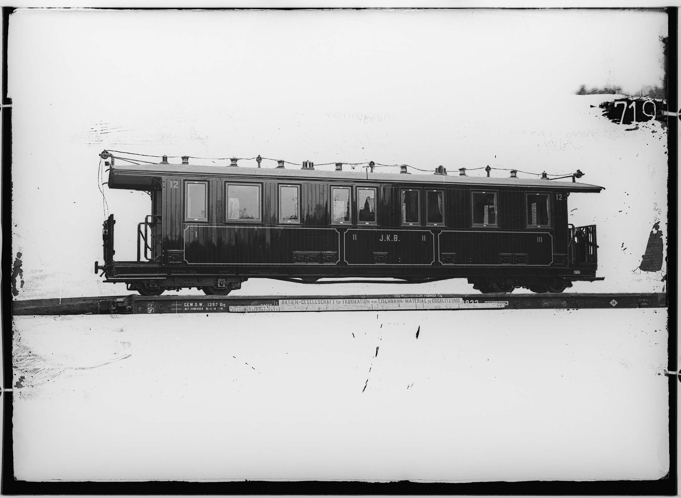 Fotografie: vierachsiger Kleinbahn-Durchgangswagen zweite und dritte ...